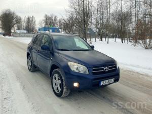 Blue Toyota RAV4 2007 in Riga, with an engine capacity of 2.20 L and mileage of 379 thousand km for 2890 €, photo 2 on AUTOMOTO.COM.LV