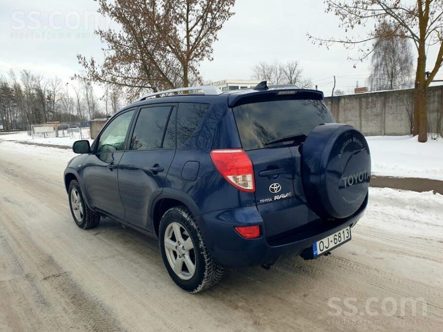 Blue Toyota RAV4 2007 in Riga, with an engine capacity of 2.20 L and mileage of 379 thousand km for 2890 €, photo 3 on AUTOMOTO.COM.LV