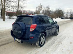 Blue Toyota RAV4 2007 in Riga, with an engine capacity of 2.20 L and mileage of 379 thousand km for 2890 €, photo 4 on AUTOMOTO.COM.LV