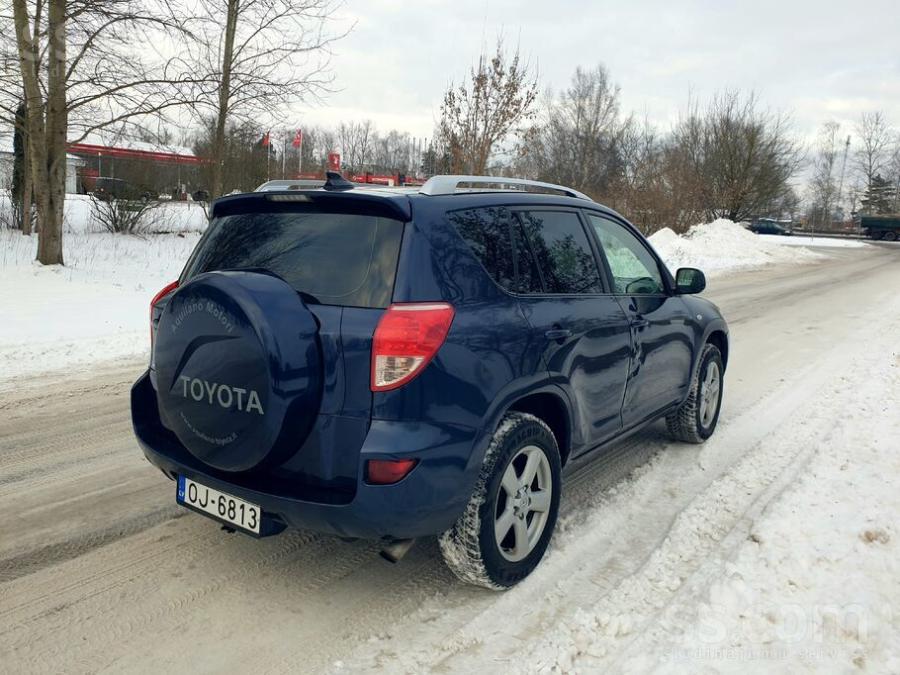Blue Toyota RAV4 2007 in Riga, with an engine capacity of 2.20 L and mileage of 379 thousand km for 2890 €, photo 4 on AUTOMOTO.COM.LV
