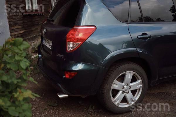 Zils Toyota RAV4 2007 Rīga, ar dzinēja tilpumu 2.20 L un nobraukumu 251 tūkst. km par 3000 €, foto 1 vietnē AUTOMOTO.COM.LV