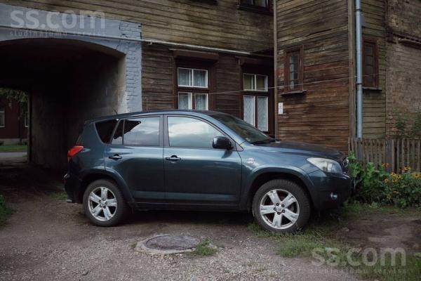 Zils Toyota RAV4 2007 Rīga, ar dzinēja tilpumu 2.20 L un nobraukumu 251 tūkst. km par 3000 €, foto 8 vietnē AUTOMOTO.COM.LV