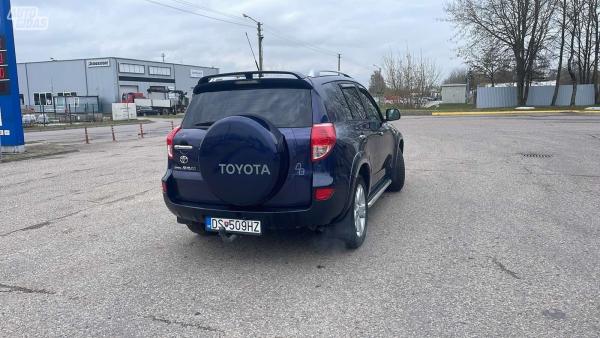 Blue Toyota RAV4 2007 in Marijampole, with an engine capacity of 2.20 L and mileage of 280 thousand km for 3599 €, photo 5 on AUTOMOTO.COM.LV