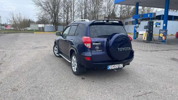 Blue Toyota RAV4 2007 in Marijampole, with an engine capacity of 2.20 L and mileage of 280 thousand km for 3599 €, photo 6 on AUTOMOTO.COM.LV