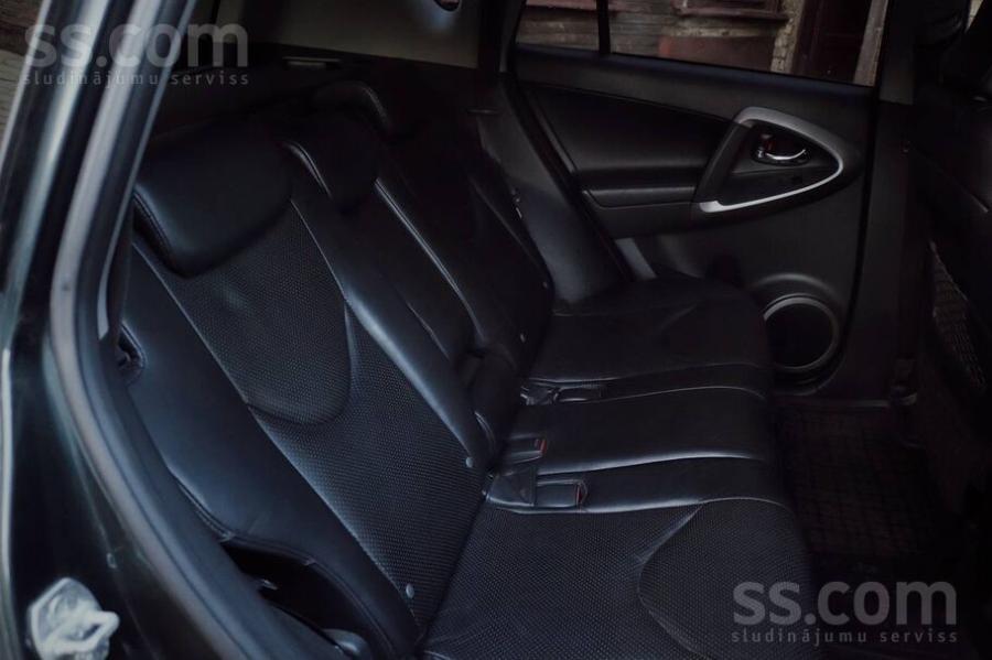 Zils Toyota RAV4 2007 Rīga, ar dzinēja tilpumu 2.20 L un nobraukumu 251 tūkst. km par 2700 €, foto 6 vietnē AUTOMOTO.COM.LV