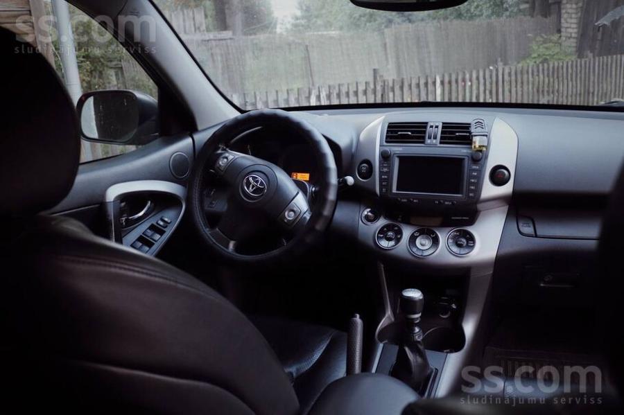 Zils Toyota RAV4 2007 Rīga, ar dzinēja tilpumu 2.20 L un nobraukumu 251 tūkst. km par 2700 €, foto 7 vietnē AUTOMOTO.COM.LV