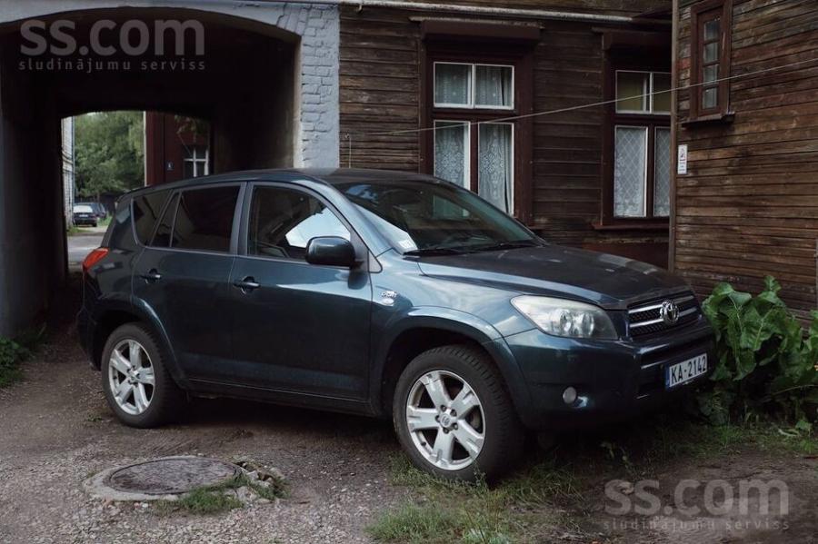 Zils Toyota RAV4 2007 Rīga, ar dzinēja tilpumu 2.20 L un nobraukumu 251 tūkst. km par 2700 €, foto 10 vietnē AUTOMOTO.COM.LV