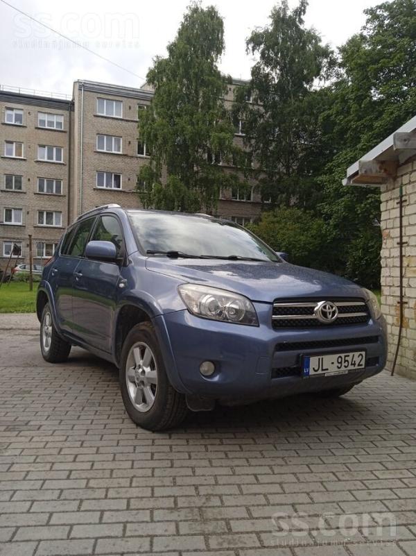 Zils Toyota RAV4 2007 Liepāja, ar dzinēja tilpumu 2.20 L un nobraukumu 154 tūkst. km par 4400 €, foto 1 vietnē AUTOMOTO.COM.LV