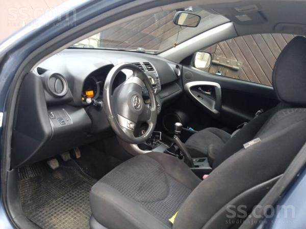 Zils Toyota RAV4 2007 Liepāja, ar dzinēja tilpumu 2.20 L un nobraukumu 154 tūkst. km par 4400 €, foto 7 vietnē AUTOMOTO.COM.LV