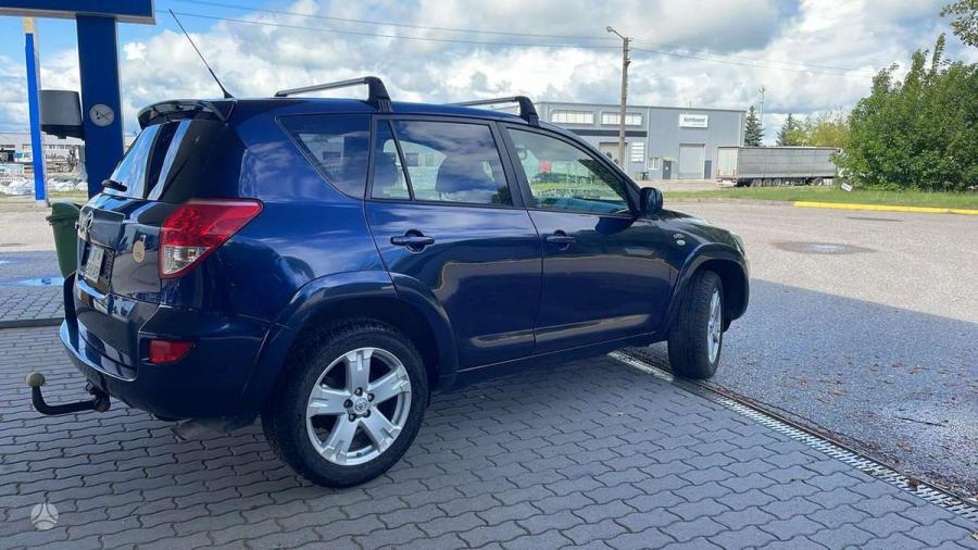 Blue Toyota RAV4 2007 in Marijampole, with an engine capacity of 0.00 L and mileage of 220 thousand km for 3699 €, photo 6 on AUTOMOTO.COM.LV