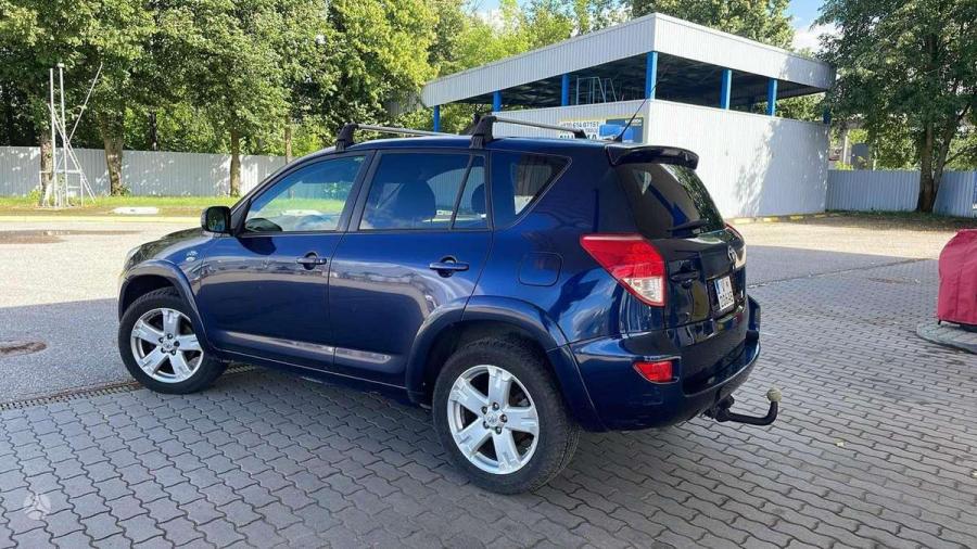 Blue Toyota RAV4 2007 in Marijampole, with an engine capacity of 0.00 L and mileage of 220 thousand km for 3699 €, photo 9 on AUTOMOTO.COM.LV