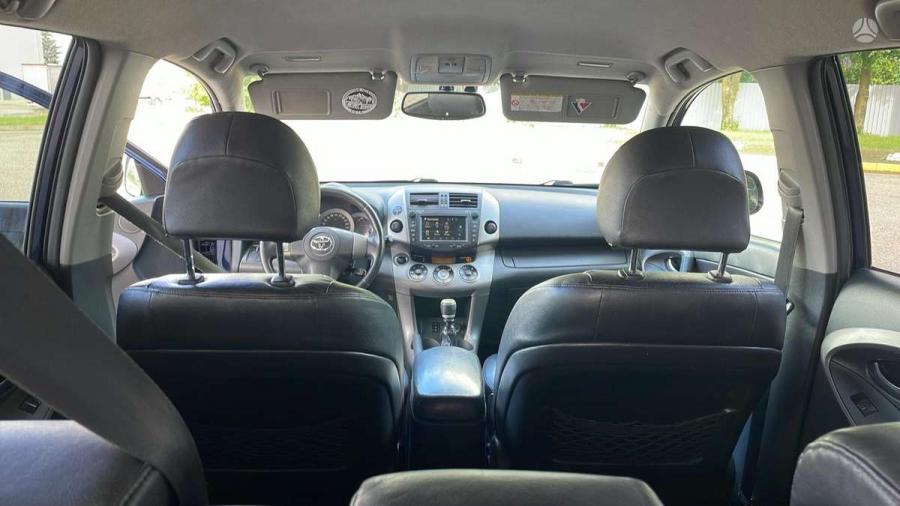 Blue Toyota RAV4 2007 in Marijampole, with an engine capacity of 0.00 L and mileage of 220 thousand km for 3699 €, photo 13 on AUTOMOTO.COM.LV