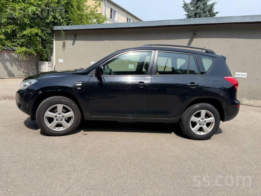 Zils Toyota RAV4 2007 Rīga, ar dzinēja tilpumu 2.20 L un nobraukumu 346 tūkst. km par 2200 €, foto 3 vietnē AUTOMOTO.COM.LV