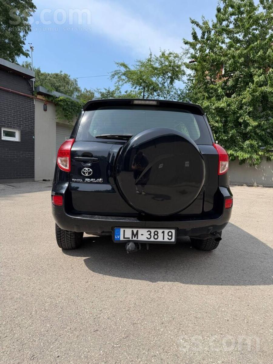 Zils Toyota RAV4 2007 Rīga, ar dzinēja tilpumu 2.20 L un nobraukumu 346 tūkst. km par 2200 €, foto 4 vietnē AUTOMOTO.COM.LV