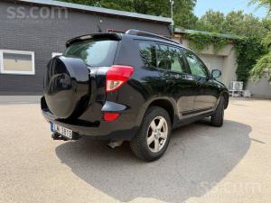 Zils Toyota RAV4 2007 Rīga, ar dzinēja tilpumu 2.20 L un nobraukumu 346 tūkst. km par 2200 €, foto 5 vietnē AUTOMOTO.COM.LV