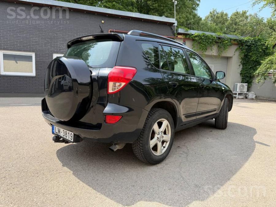 Zils Toyota RAV4 2007 Rīga, ar dzinēja tilpumu 2.20 L un nobraukumu 346 tūkst. km par 2200 €, foto 5 vietnē AUTOMOTO.COM.LV