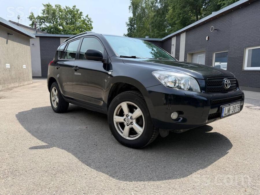 Zils Toyota RAV4 2007 Rīga, ar dzinēja tilpumu 2.20 L un nobraukumu 346 tūkst. km par 2200 €, foto 7 vietnē AUTOMOTO.COM.LV