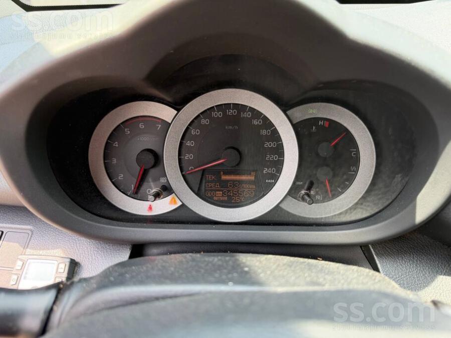 Zils Toyota RAV4 2007 Rīga, ar dzinēja tilpumu 2.20 L un nobraukumu 346 tūkst. km par 2200 €, foto 8 vietnē AUTOMOTO.COM.LV