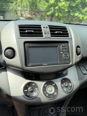 Zils Toyota RAV4 2007 Rīga, ar dzinēja tilpumu 2.20 L un nobraukumu 346 tūkst. km par 2200 €, foto 9 vietnē AUTOMOTO.COM.LV
