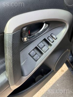 Zils Toyota RAV4 2007 Rīga, ar dzinēja tilpumu 2.20 L un nobraukumu 346 tūkst. km par 2200 €, foto 10 vietnē AUTOMOTO.COM.LV