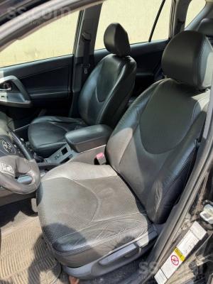 Zils Toyota RAV4 2007 Rīga, ar dzinēja tilpumu 2.20 L un nobraukumu 346 tūkst. km par 2200 €, foto 11 vietnē AUTOMOTO.COM.LV