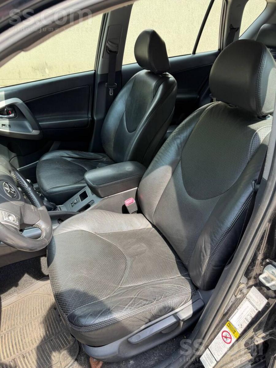 Zils Toyota RAV4 2007 Rīga, ar dzinēja tilpumu 2.20 L un nobraukumu 346 tūkst. km par 2200 €, foto 11 vietnē AUTOMOTO.COM.LV