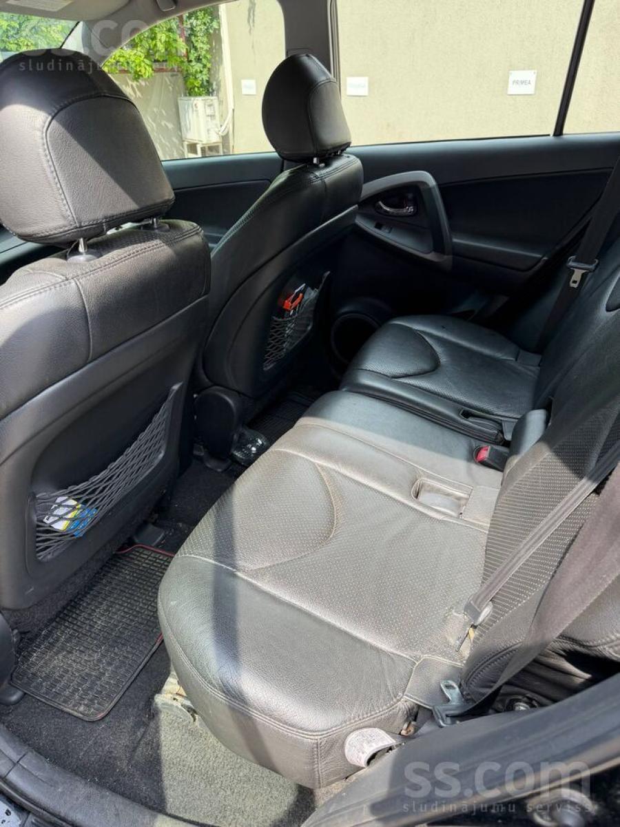 Zils Toyota RAV4 2007 Rīga, ar dzinēja tilpumu 2.20 L un nobraukumu 346 tūkst. km par 2200 €, foto 12 vietnē AUTOMOTO.COM.LV