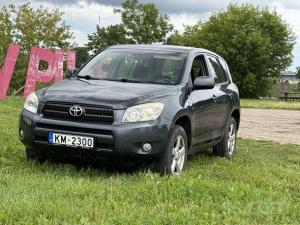 Blue Toyota RAV4 2007 in Daugavpils, with an engine capacity of 2.20 L and mileage of 241 thousand km for 3980 €, photo  on AUTOMOTO.COM.LV
