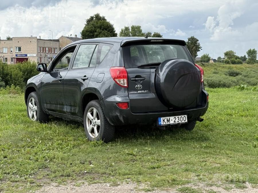 Blue Toyota RAV4 2007 in Daugavpils, with an engine capacity of 2.20 L and mileage of 241 thousand km for 3980 €, photo 3 on AUTOMOTO.COM.LV