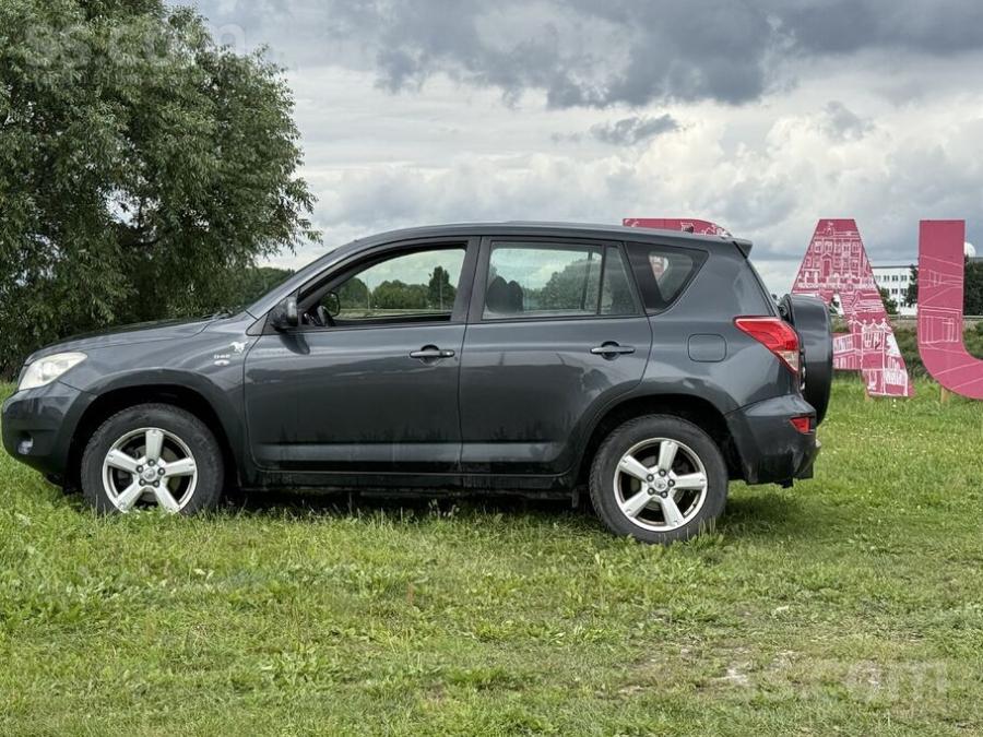 Blue Toyota RAV4 2007 in Daugavpils, with an engine capacity of 2.20 L and mileage of 241 thousand km for 3980 €, photo 4 on AUTOMOTO.COM.LV