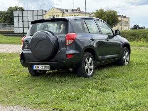 Blue Toyota RAV4 2007 in Daugavpils, with an engine capacity of 2.20 L and mileage of 241 thousand km for 3980 €, photo 5 on AUTOMOTO.COM.LV