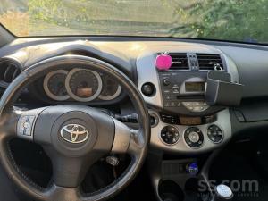 Zils Toyota RAV4 2007 Daugavpils, ar dzinēja tilpumu 2.20 L un nobraukumu 241 tūkst. km par 3980 €, foto 7 vietnē AUTOMOTO.COM.LV