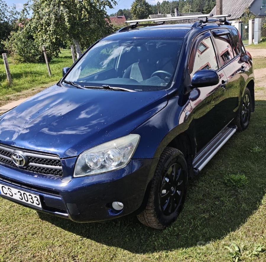 Blue Toyota RAV4 2007 in Daugavpils, with an engine capacity of 2.20 L and mileage of 303 thousand km for 4300 €, photo 1 on AUTOMOTO.COM.LV