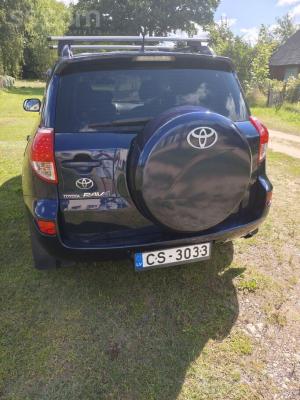 Blue Toyota RAV4 2007 in Daugavpils, with an engine capacity of 2.20 L and mileage of 303 thousand km for 4300 €, photo 5 on AUTOMOTO.COM.LV