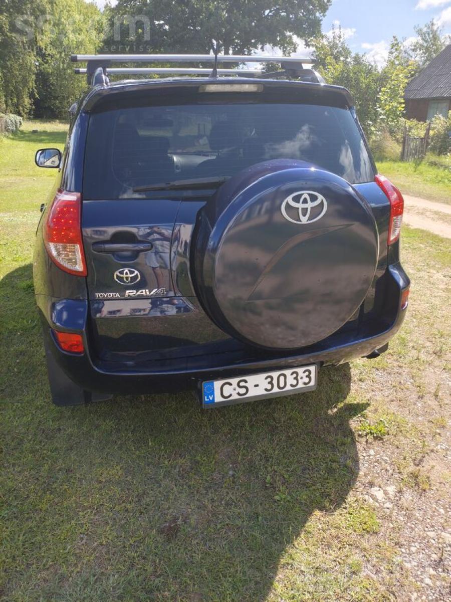 Blue Toyota RAV4 2007 in Daugavpils, with an engine capacity of 2.20 L and mileage of 303 thousand km for 4300 €, photo 5 on AUTOMOTO.COM.LV