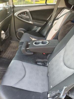 Blue Toyota RAV4 2007 in Daugavpils, with an engine capacity of 2.20 L and mileage of 303 thousand km for 4300 €, photo 9 on AUTOMOTO.COM.LV