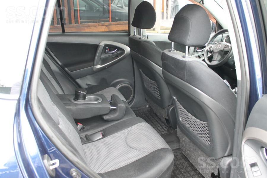 Blue Toyota RAV4 2007 in Riga, with an engine capacity of 2.20 L and mileage of 0 thousand km for 2990 €, photo 14 on AUTOMOTO.COM.LV