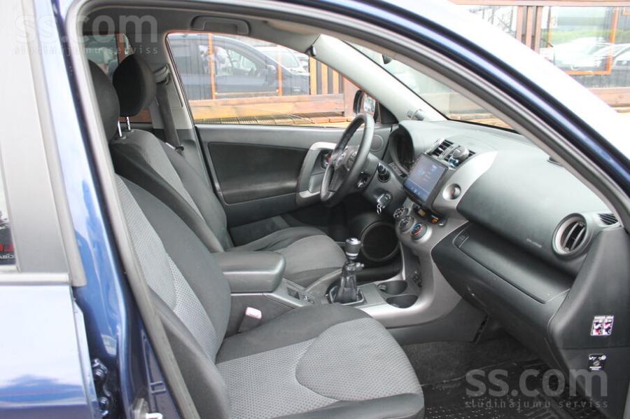 Blue Toyota RAV4 2007 in Riga, with an engine capacity of 2.20 L and mileage of 0 thousand km for 2990 €, photo 16 on AUTOMOTO.COM.LV