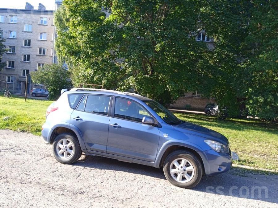 Zils Toyota RAV4 2007 Liepāja, ar dzinēja tilpumu 2.00 L un nobraukumu 154 tūkst. km par 4000 €, foto 1 vietnē AUTOMOTO.COM.LV