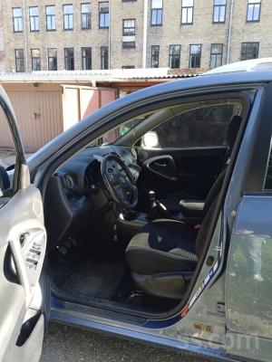 Zils Toyota RAV4 2007 Liepāja, ar dzinēja tilpumu 2.00 L un nobraukumu 154 tūkst. km par 4000 €, foto 4 vietnē AUTOMOTO.COM.LV