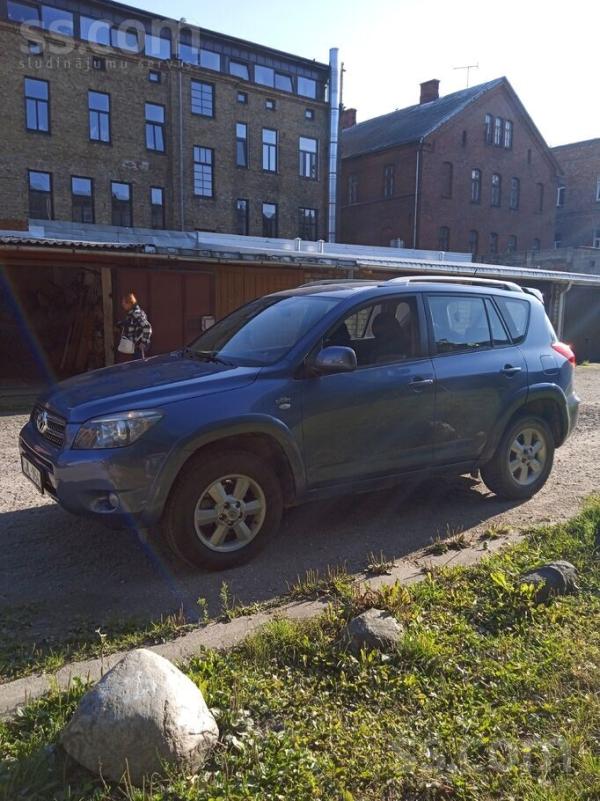 Blue Toyota RAV4 2007 in Liepaja, with an engine capacity of 2.00 L and mileage of 154 thousand km for 4000 €, photo 6 on AUTOMOTO.COM.LV