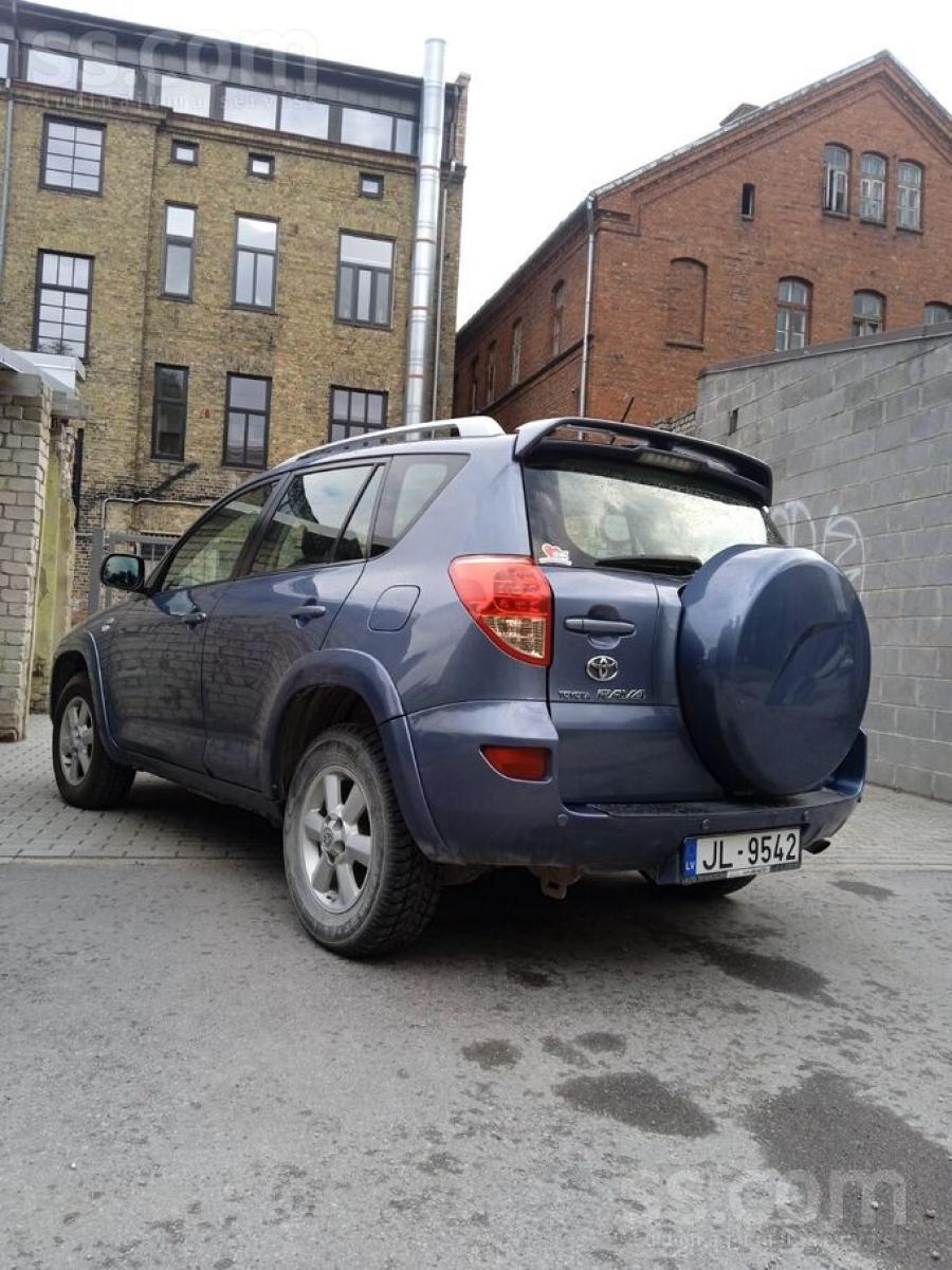 Zils Toyota RAV4 2007 Liepāja, ar dzinēja tilpumu 2.00 L un nobraukumu 154 tūkst. km par 4000 €, foto 8 vietnē AUTOMOTO.COM.LV