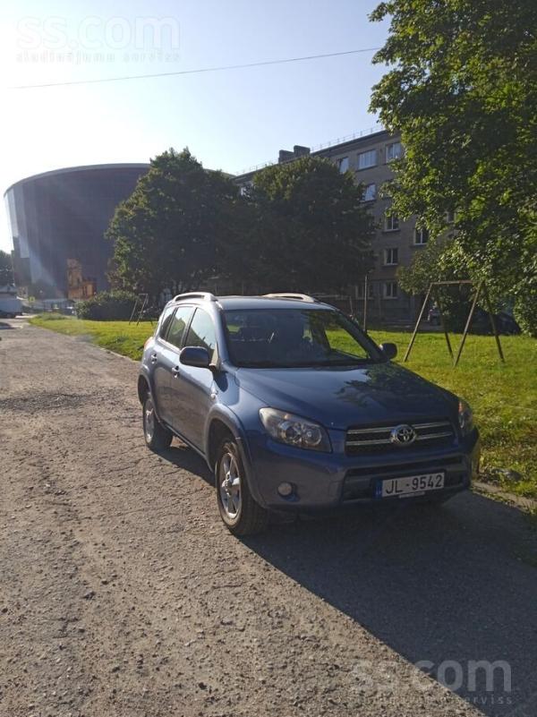 Toyota RAV4 2007 Liepāja vietnē Zils Toyota RAV4 2007 Liepāja, ar dzinēja tilpumu 2.00 L un nobraukumu 154 tūkst. km par 4000 €, foto 3 vietnē AUTOMOTO.COM.LV