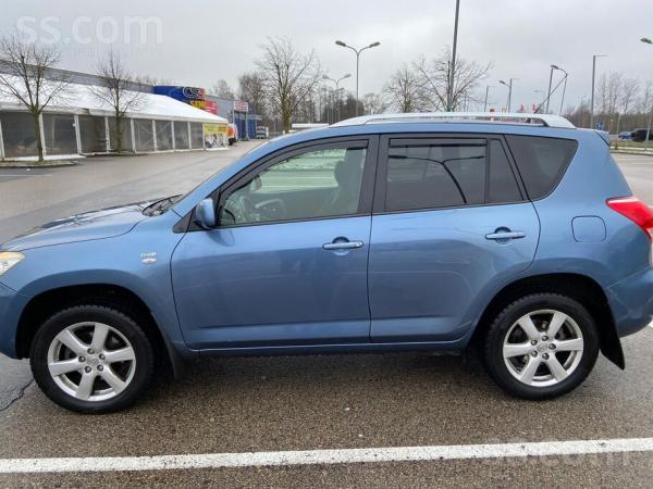 Blue Toyota RAV4 2008 in Riga, with an engine capacity of 2.20 L and mileage of 406 thousand km for 3000 €, photo 4 on AUTOMOTO.COM.LV
