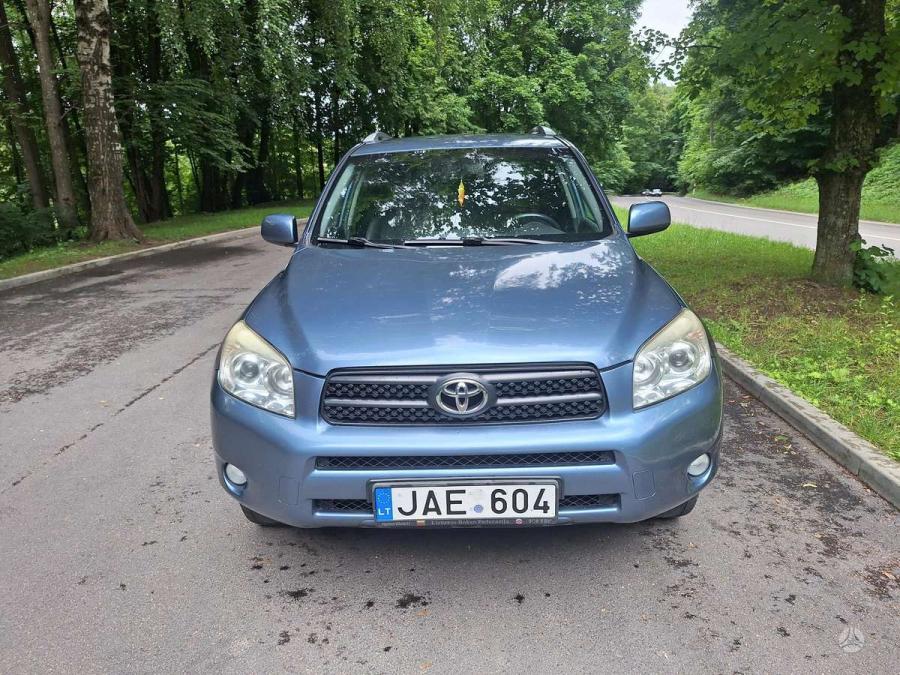 Zils Toyota RAV4 2008 Viļņa, ar dzinēja tilpumu 2.00 L un nobraukumu 137 tūkst. km par 5999 €, foto 1 vietnē AUTOMOTO.COM.LV