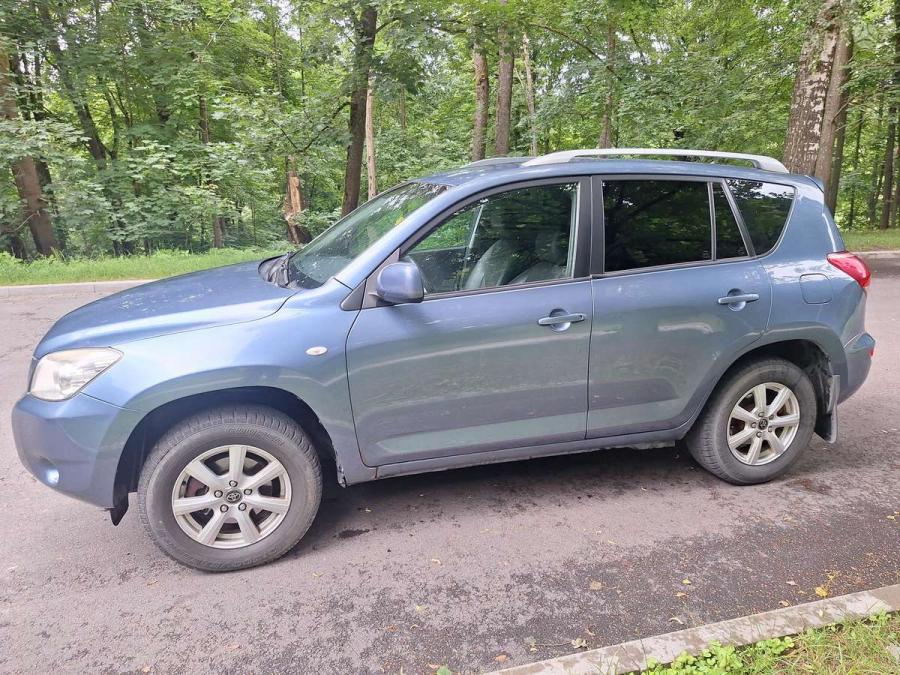 Zils Toyota RAV4 2008 Viļņa, ar dzinēja tilpumu 2.00 L un nobraukumu 137 tūkst. km par 5999 €, foto 4 vietnē AUTOMOTO.COM.LV
