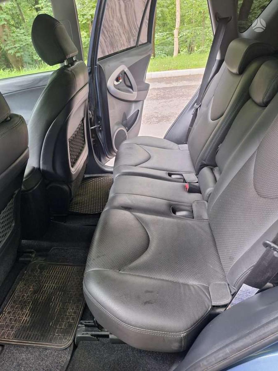 Zils Toyota RAV4 2008 Viļņa, ar dzinēja tilpumu 2.00 L un nobraukumu 137 tūkst. km par 5999 €, foto 8 vietnē AUTOMOTO.COM.LV