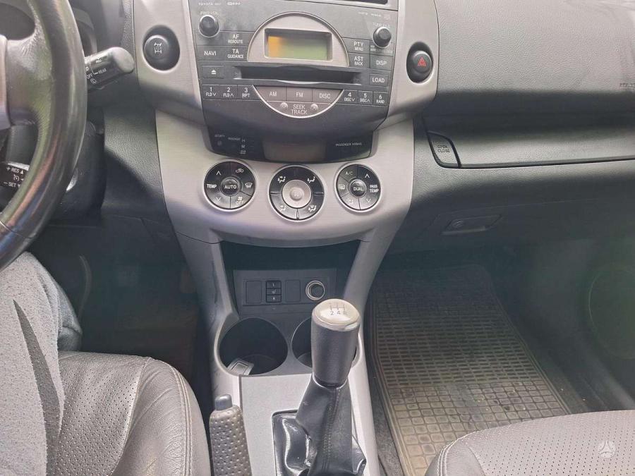 Zils Toyota RAV4 2008 Viļņa, ar dzinēja tilpumu 2.00 L un nobraukumu 137 tūkst. km par 5999 €, foto 10 vietnē AUTOMOTO.COM.LV