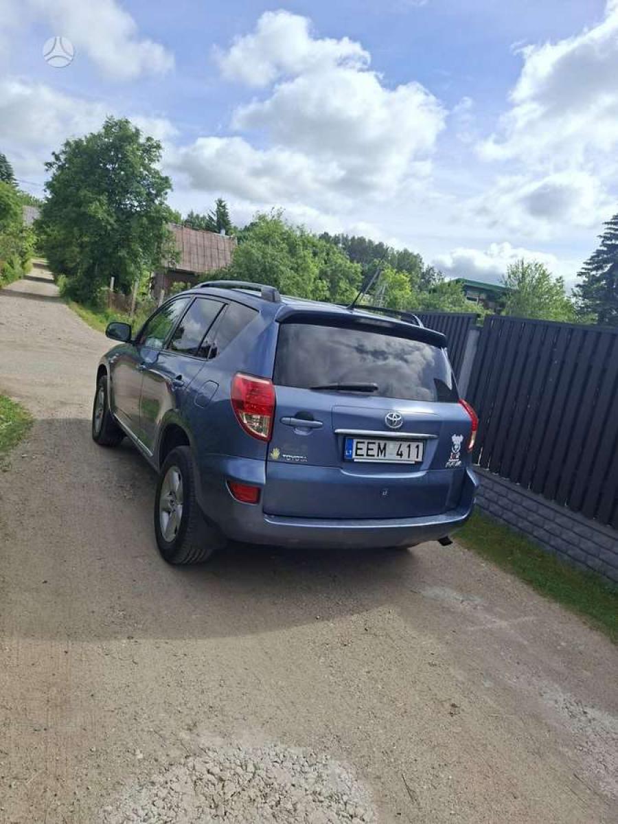 Blue Toyota RAV4 2008 in Vilnius, with an engine capacity of 2.23 L and mileage of 310 thousand km for 4800 €, photo 6 on AUTOMOTO.COM.LV