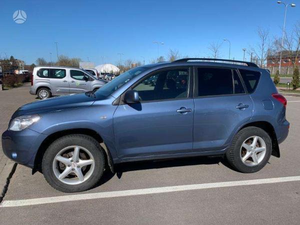 Toyota RAV4 2008 in Klaipeda on AUTOMOTO.COM.LV Blue Toyota RAV4 2008 in Klaipeda, with an engine capacity of 2.23 L and mileage of 250 thousand km for 4700 €, photo 3 on AUTOMOTO.COM.LV